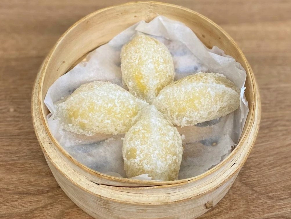 Crystal Coconut Cakes 椰蓉水晶角 🌱 | One Bite Dumpling